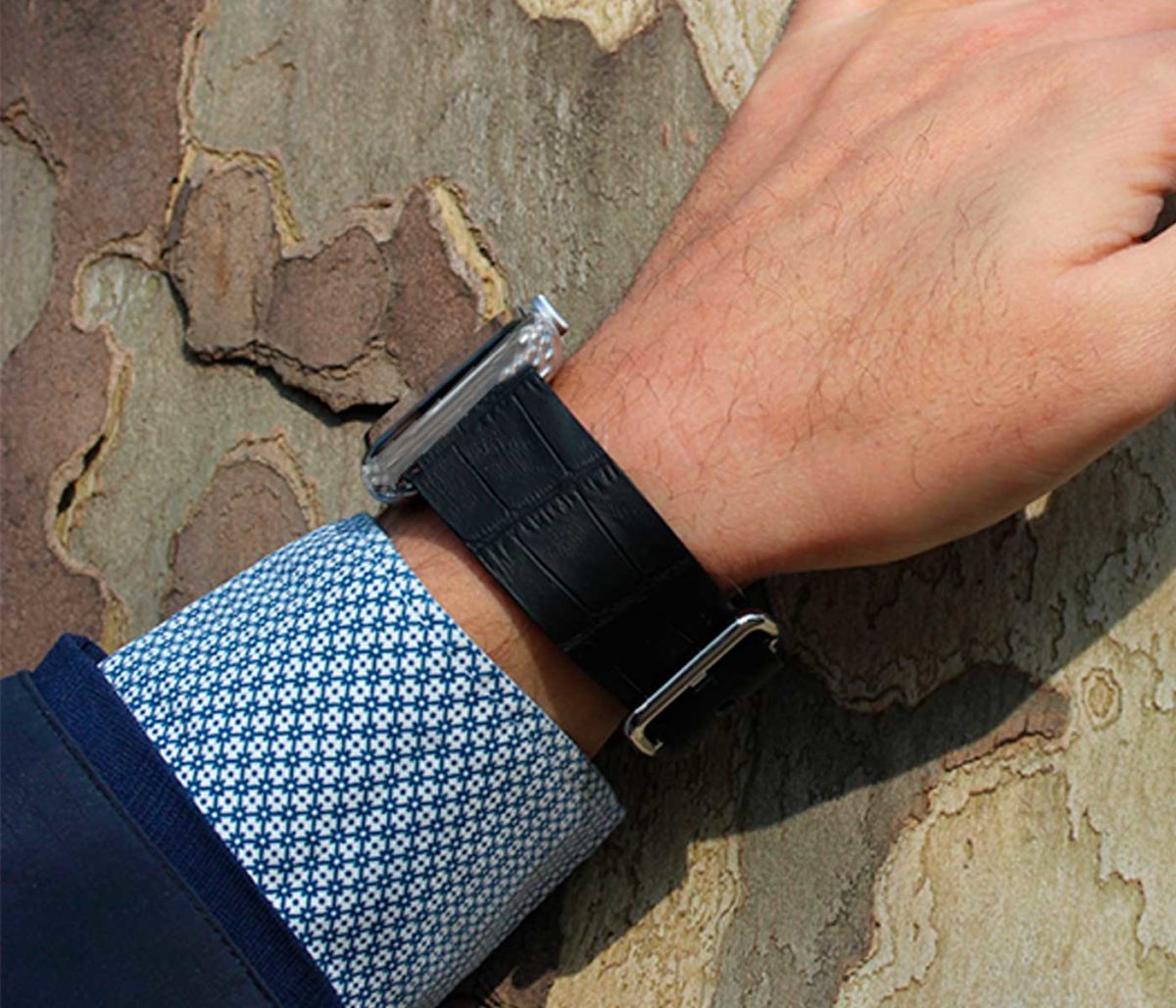Pitch Black Apple watch calf leather band handmade in Italy | Meridio
