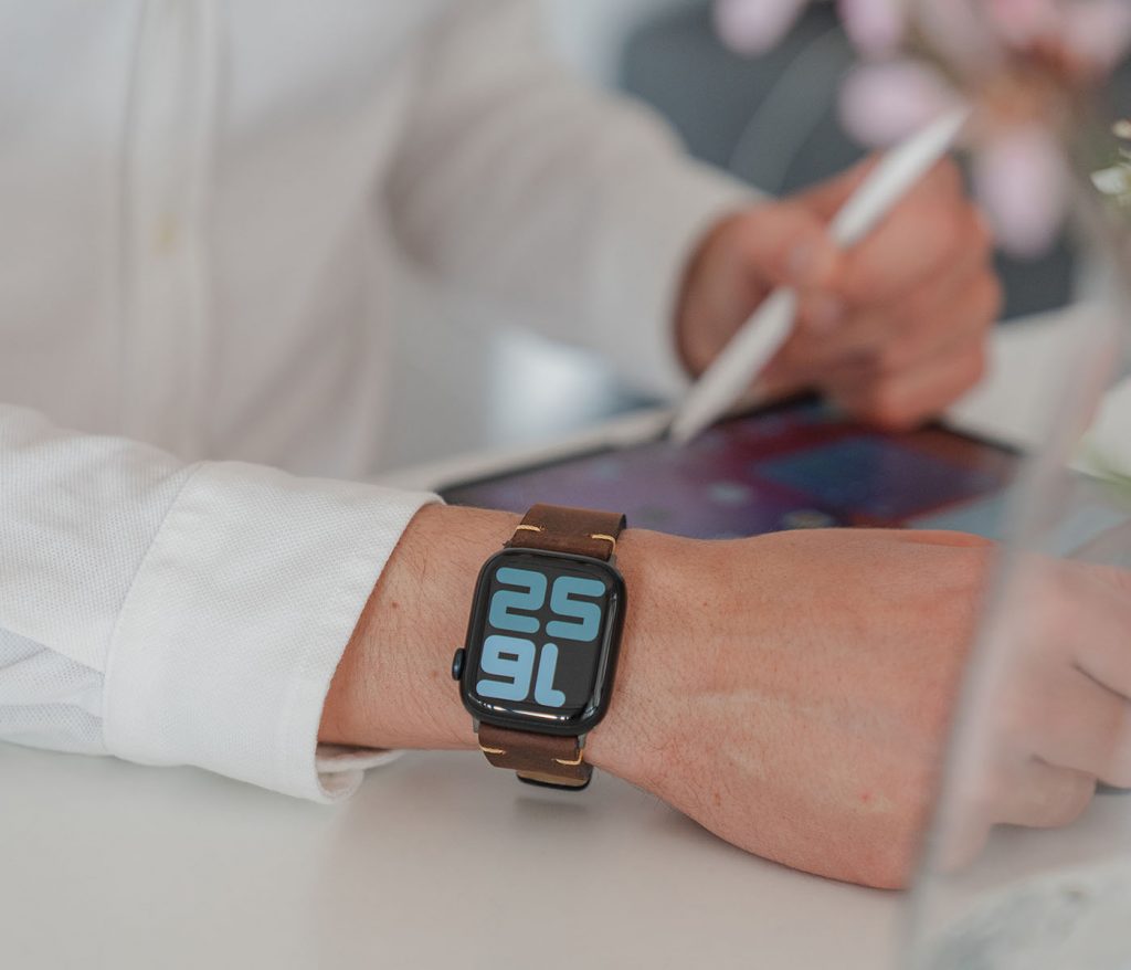 Old Brown Apple Watch vintage leather band handmade in Italy | Meridio