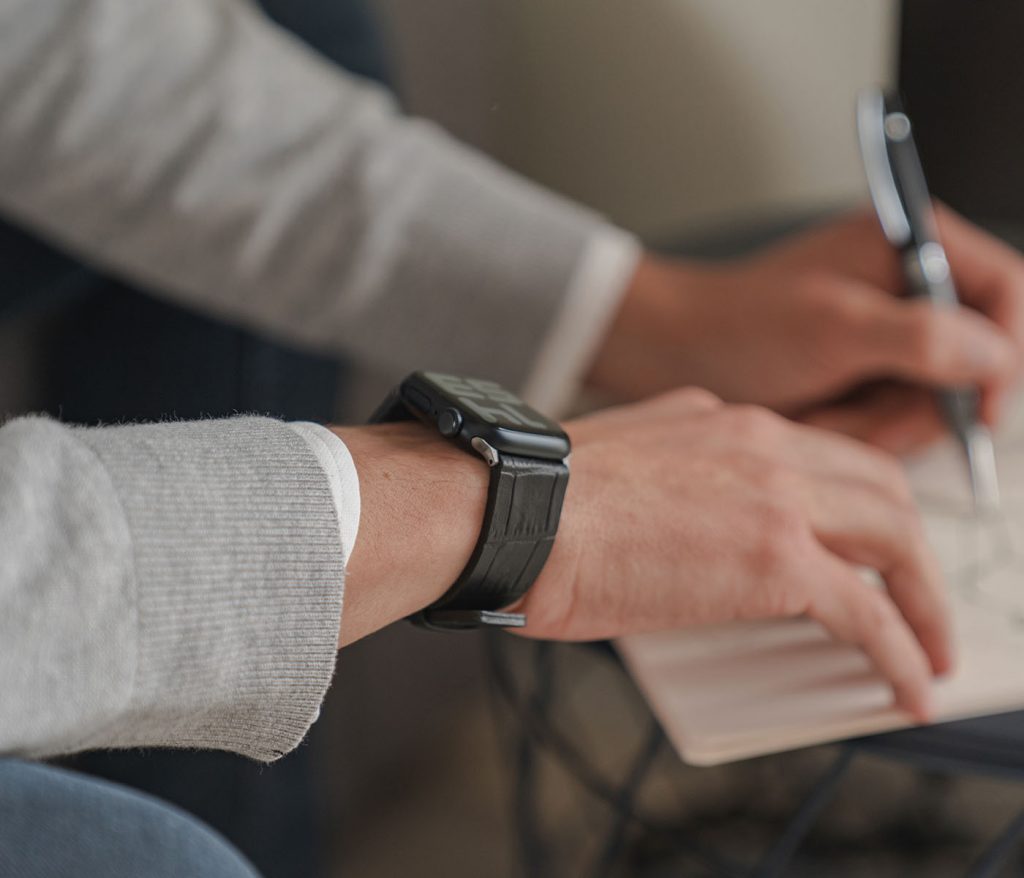 Pitch Black Apple watch calf leather band handmade in Italy | Meridio